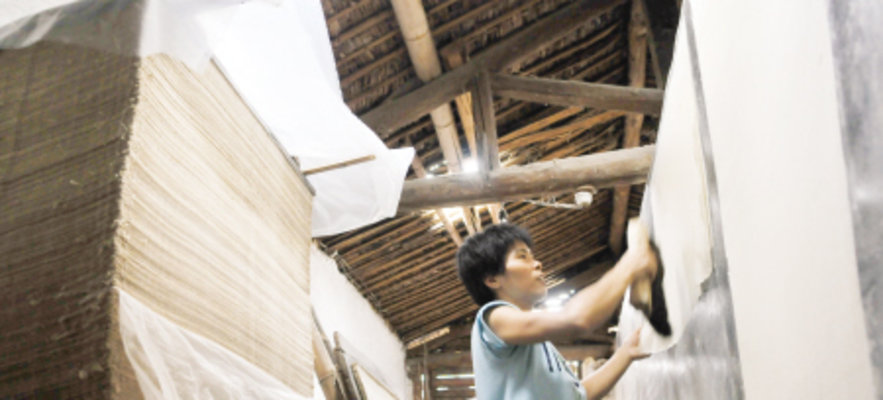 Traditional Papermaking in Yunnan | Wonders of Yunnan Travel